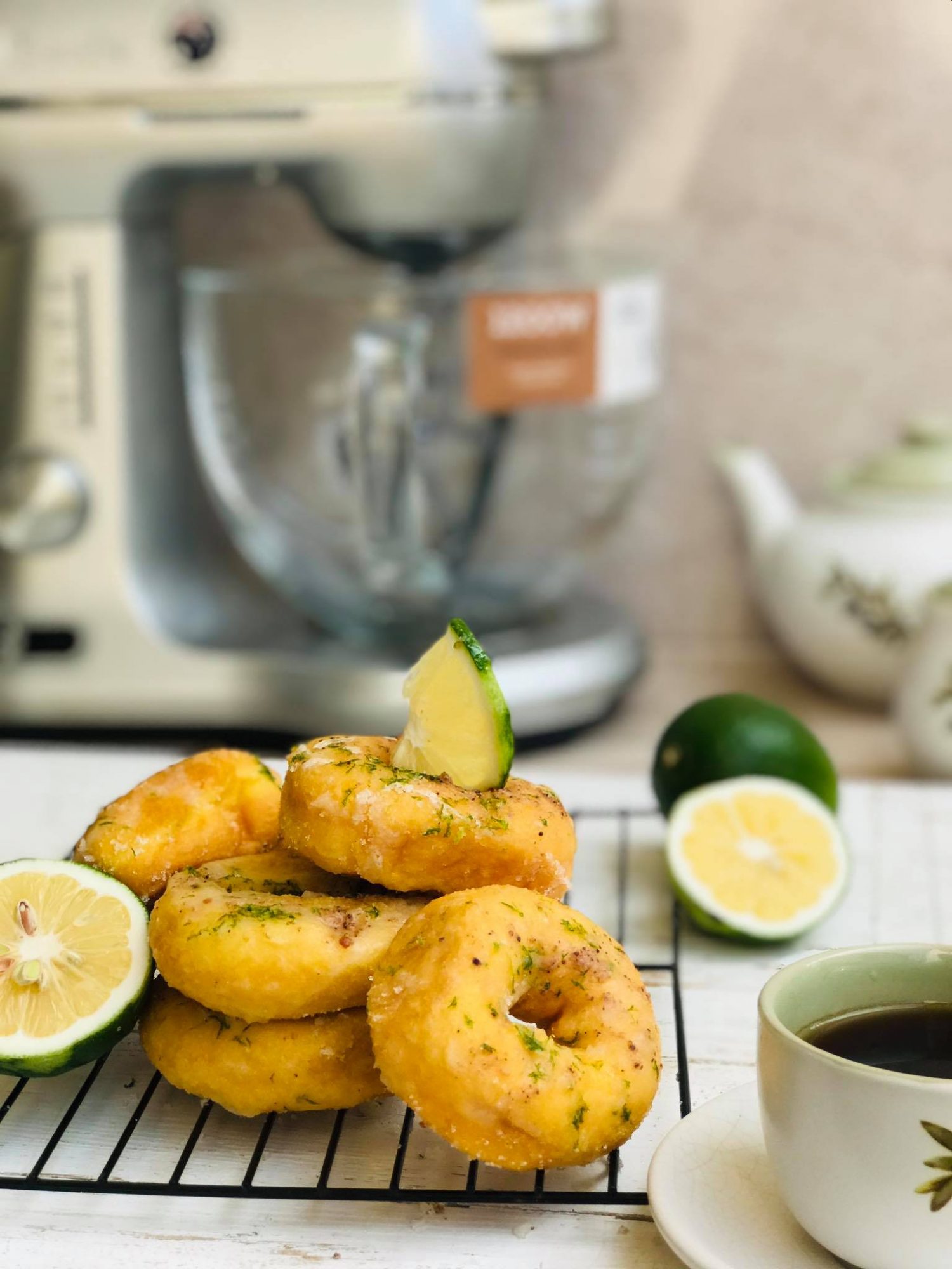 Lime doughnuts with Cafe Americano – Food Thinkers
